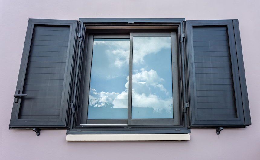 Installation volet battant bois, alu ou PVC | 2MA Fermetures